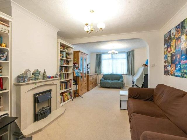 3 bedroom semi detached house to rent