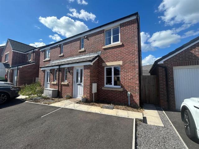 3 bedroom semi detached house to rent
