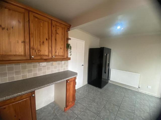 3 bedroom semi detached house to rent