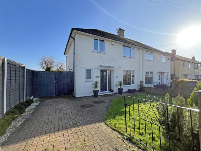 3 bedroom Semi detached house to rent
