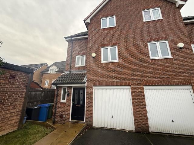 3 bedroom semi detached house to rent