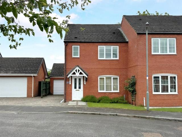 3 bedroom semi detached house to rent