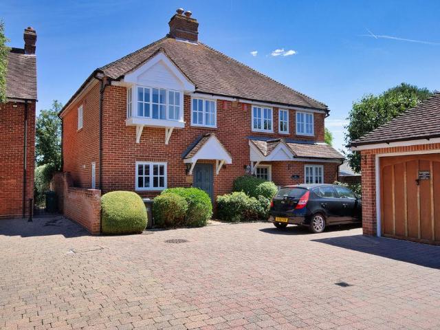 3 bedroom semi detached house to rent