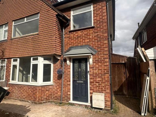 3 bedroom semi detached house to rent