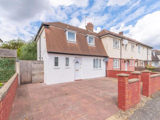 3 bedroom semi detached house to rent
