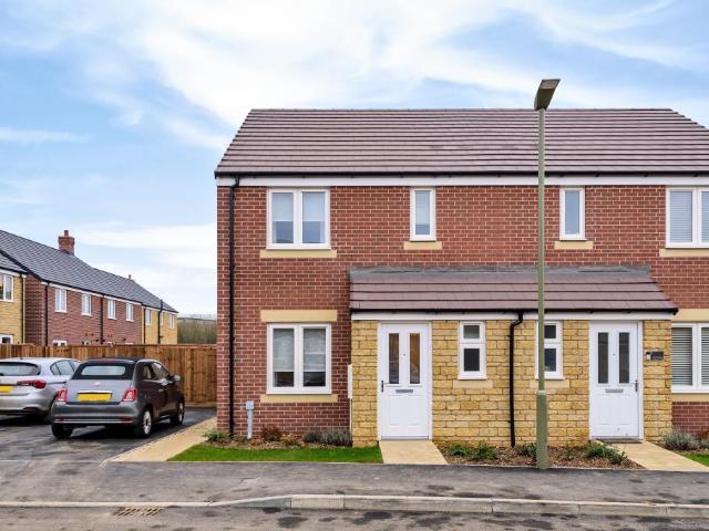 3 bedroom semi detached house to rent