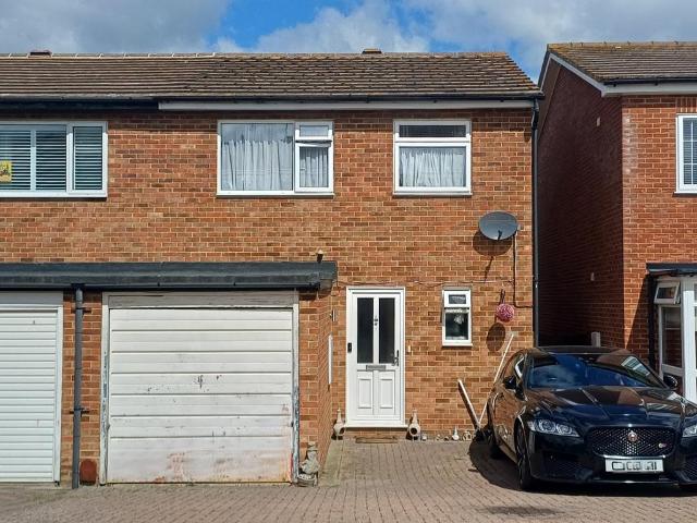 3 bedroom semi detached house to rent