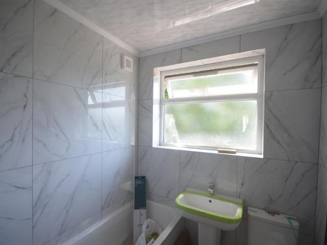 3 bedroom semi detached house to rent