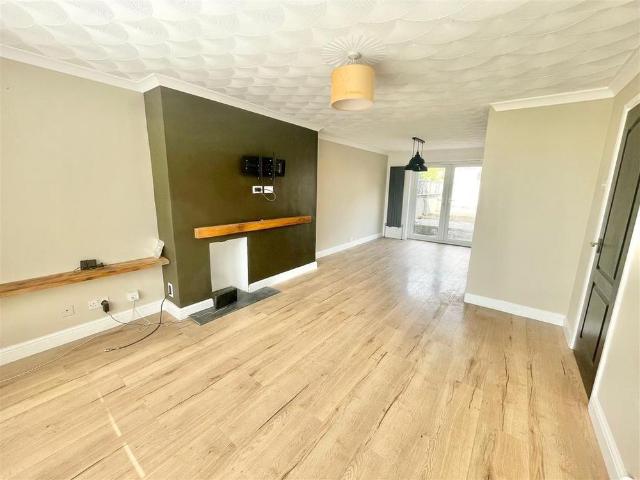 3 bedroom semi detached house to rent