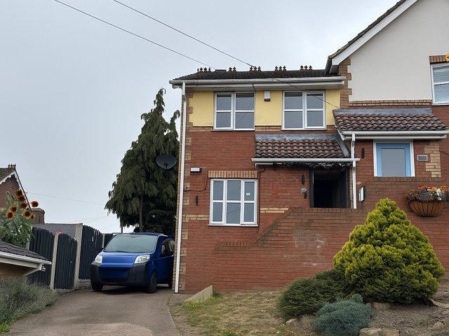 3 bedroom semi detached house to rent