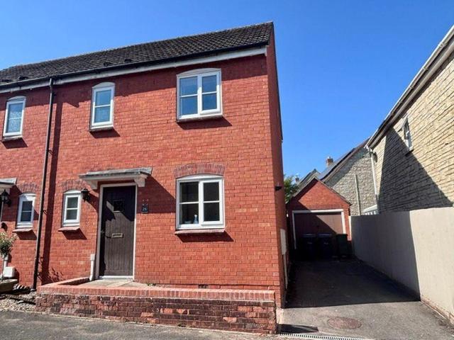 3 bedroom semi detached house to rent