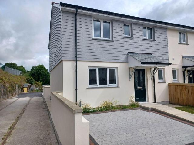 3 bedroom semi detached house to rent