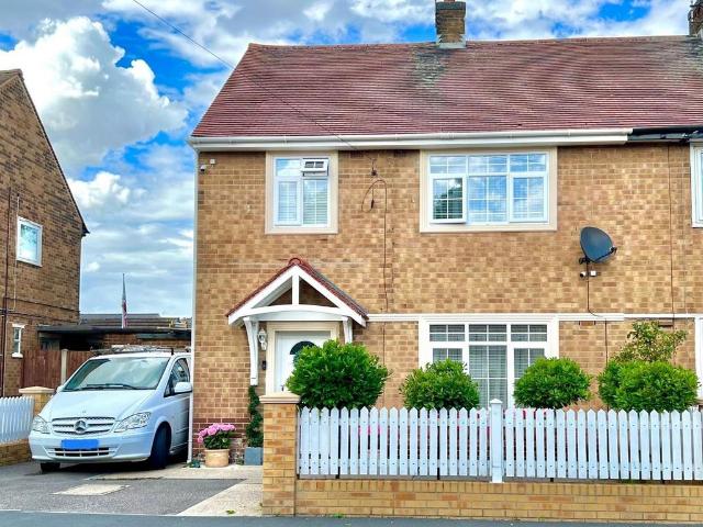 3 bedroom semi detached house to rent