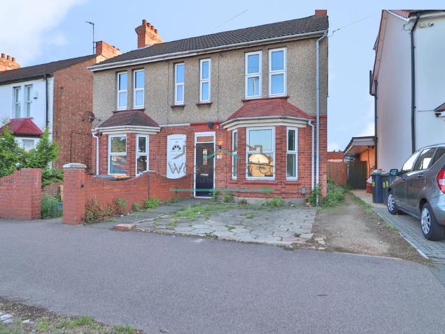 3 bedroom semi detached house to rent