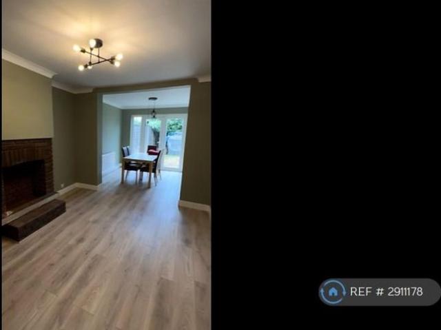 3 bedroom semi detached house to rent