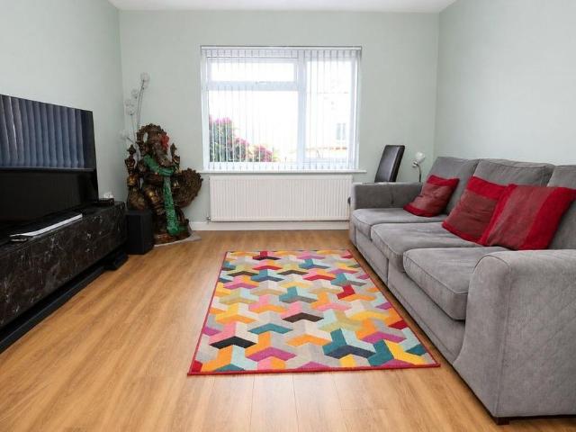 3 bedroom semi detached house to rent