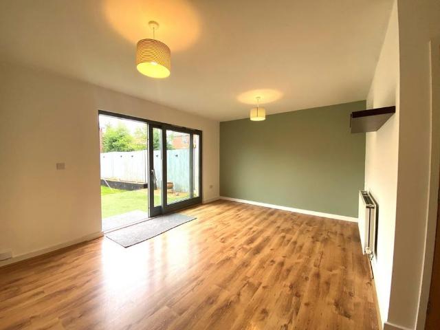 3 bedroom semi detached house to rent