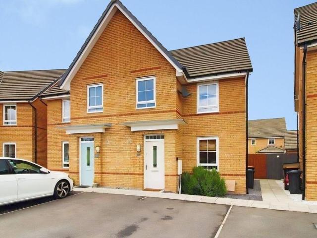 3 bedroom semi detached house to rent