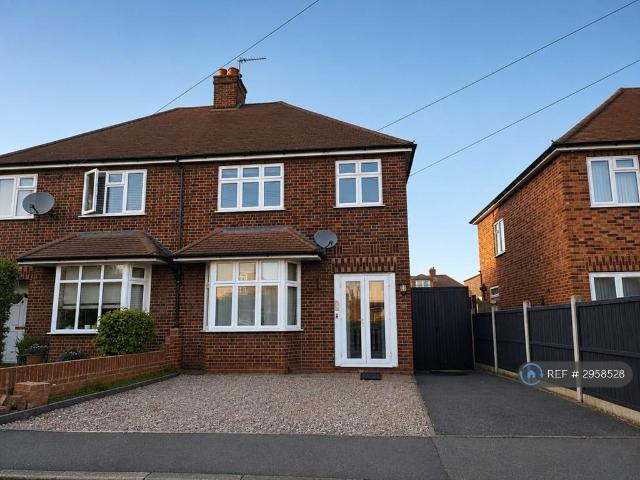 3 bedroom semi detached house to rent