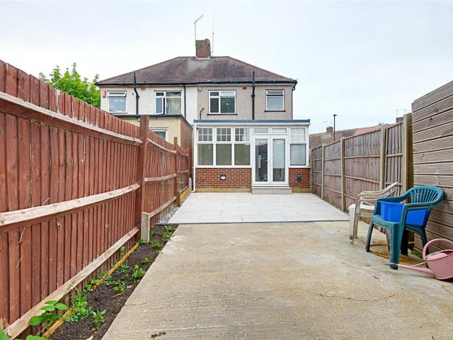 3 bedroom Semi detached house to rent
