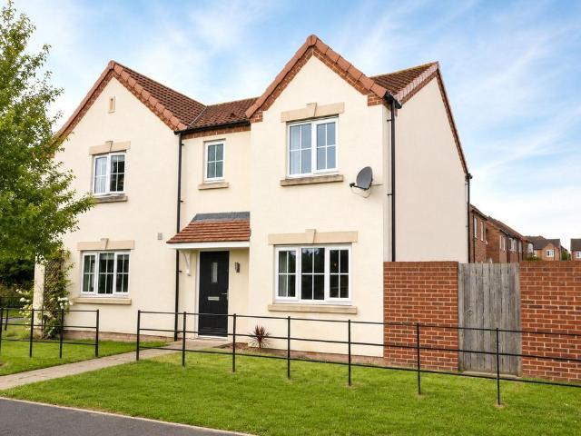 3 bedroom semi detached house to rent