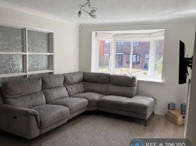 3 bedroom semi detached house to rent