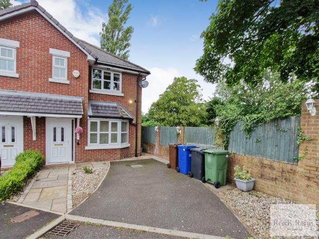 3 bedroom semi detached house to rent