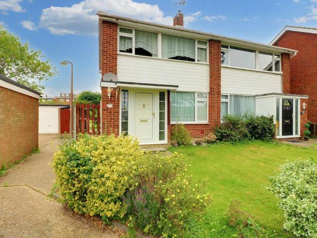 3 bedroom semi detached house to rent