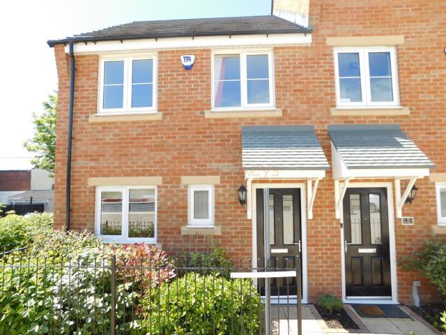 3 bedroom semi detached house to rent