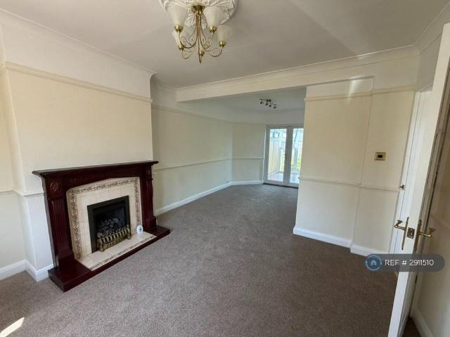 3 bedroom semi detached house to rent