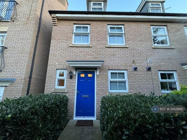 3 bedroom semi detached house to rent