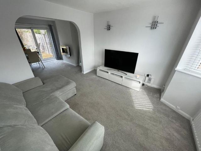 3 bedroom semi detached house to rent