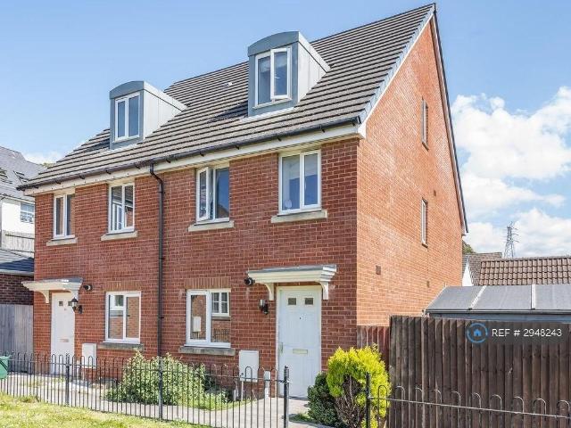 3 bedroom semi detached house to rent
