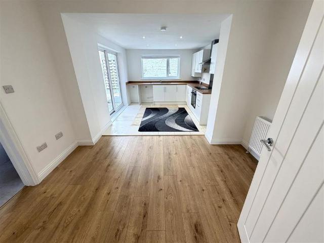 3 bedroom semi detached house to rent