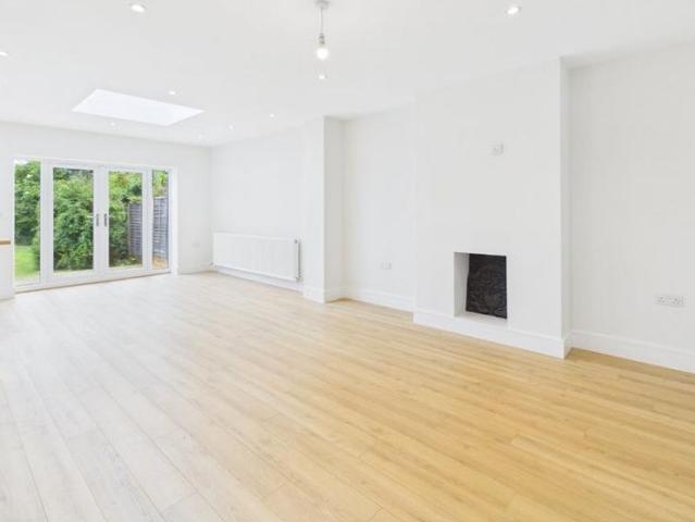 3 bedroom semi detached house to rent