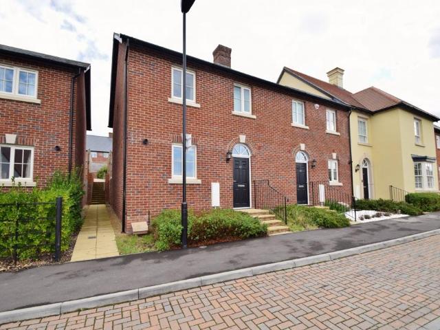3 bedroom semi detached house to rent