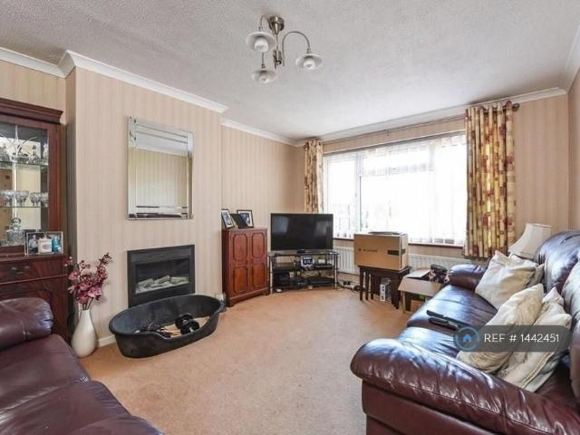 3 bedroom semi detached house to rent