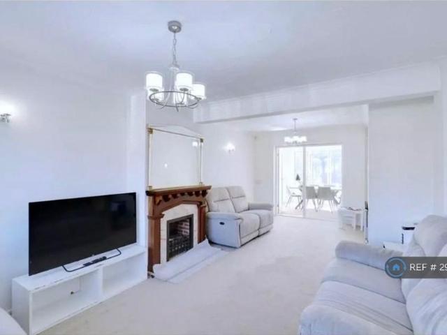 3 bedroom semi detached house to rent