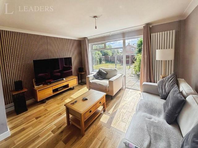 3 bedroom semi detached house to rent