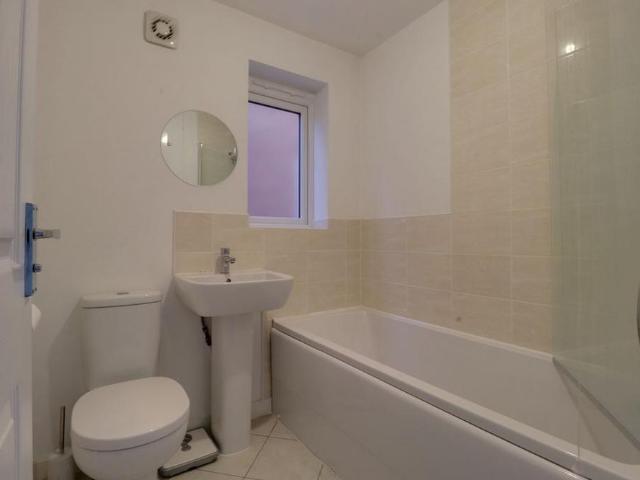 3 bedroom semi detached house to rent