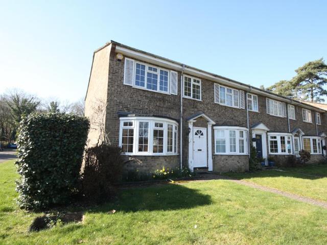 3 bedroom semi detached house to rent