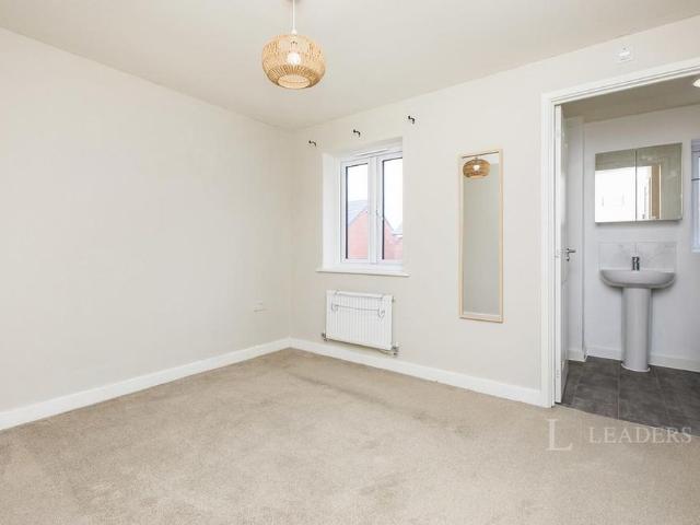 3 bedroom semi detached house to rent