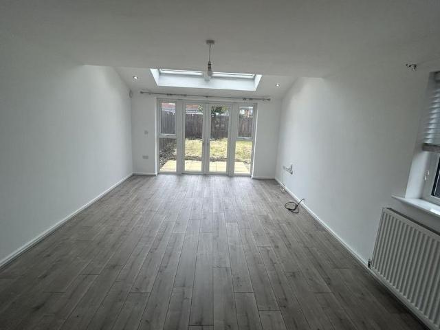3 bedroom semi detached house to rent