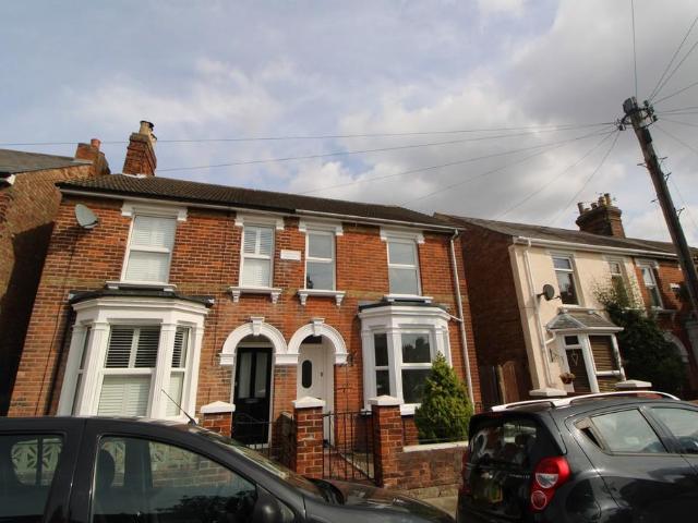 3 bedroom semi detached house to rent