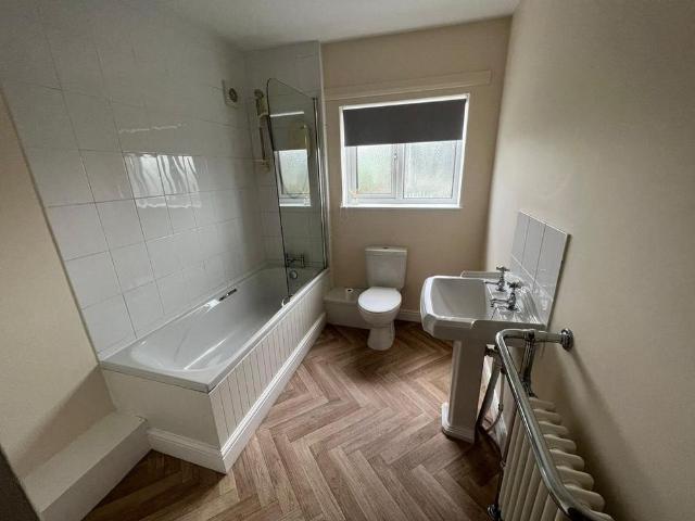 3 bedroom semi detached house to rent