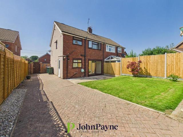3 bedroom semi detached house to rent