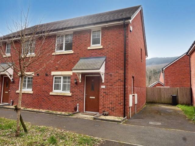 3 bedroom semi detached house to rent
