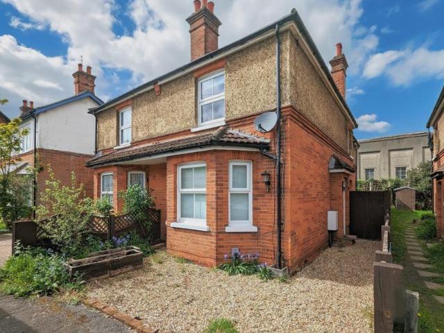 3 bedroom semi detached house to rent