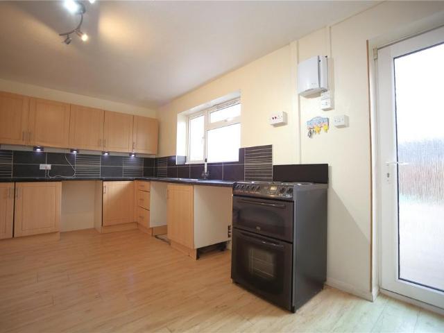 3 bedroom semi detached house to rent