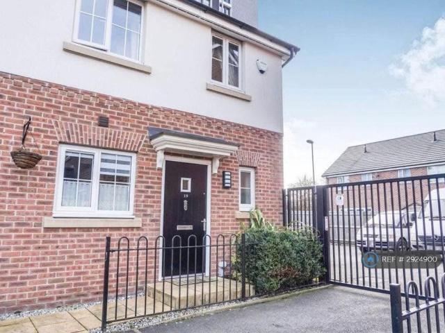 3 bedroom semi detached house to rent